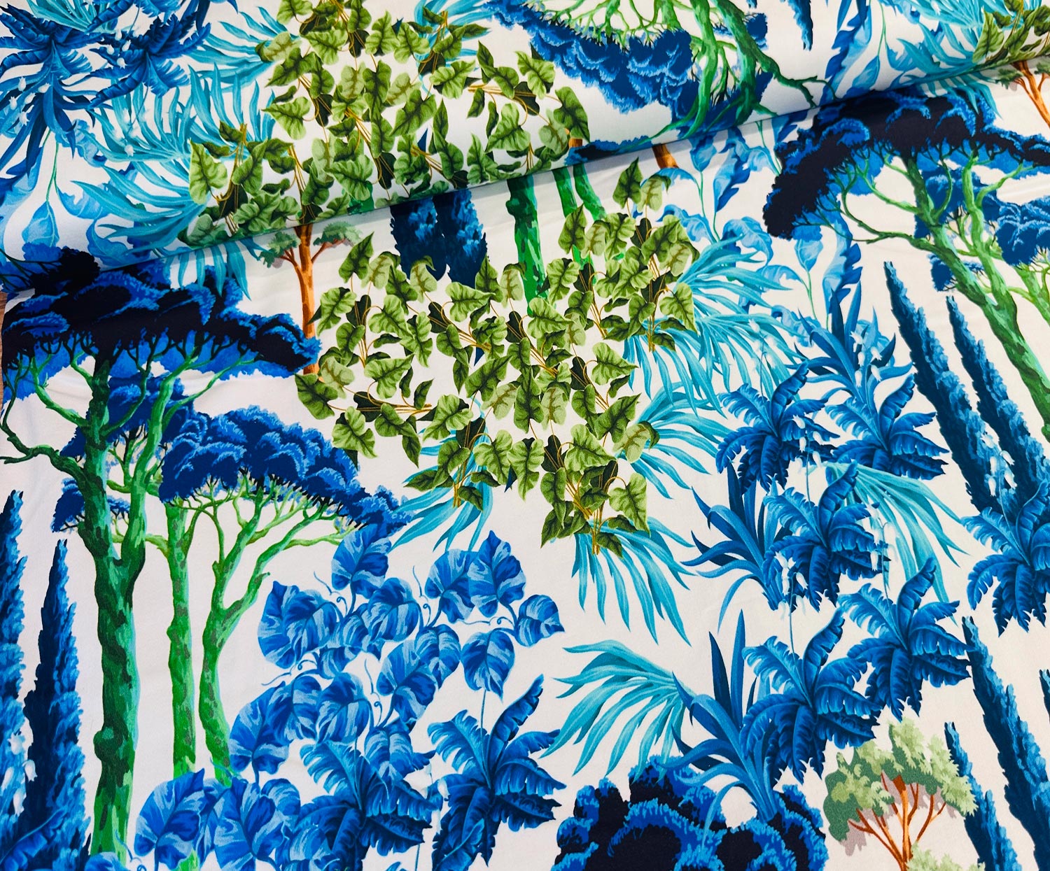 ÇİÇEK DESENLİ PAMUK SATEN KUMAŞ - MAVİ